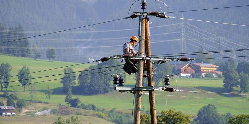 Choque elétrico: o que saber sobre primeiros socorros | ISC Treinamentos